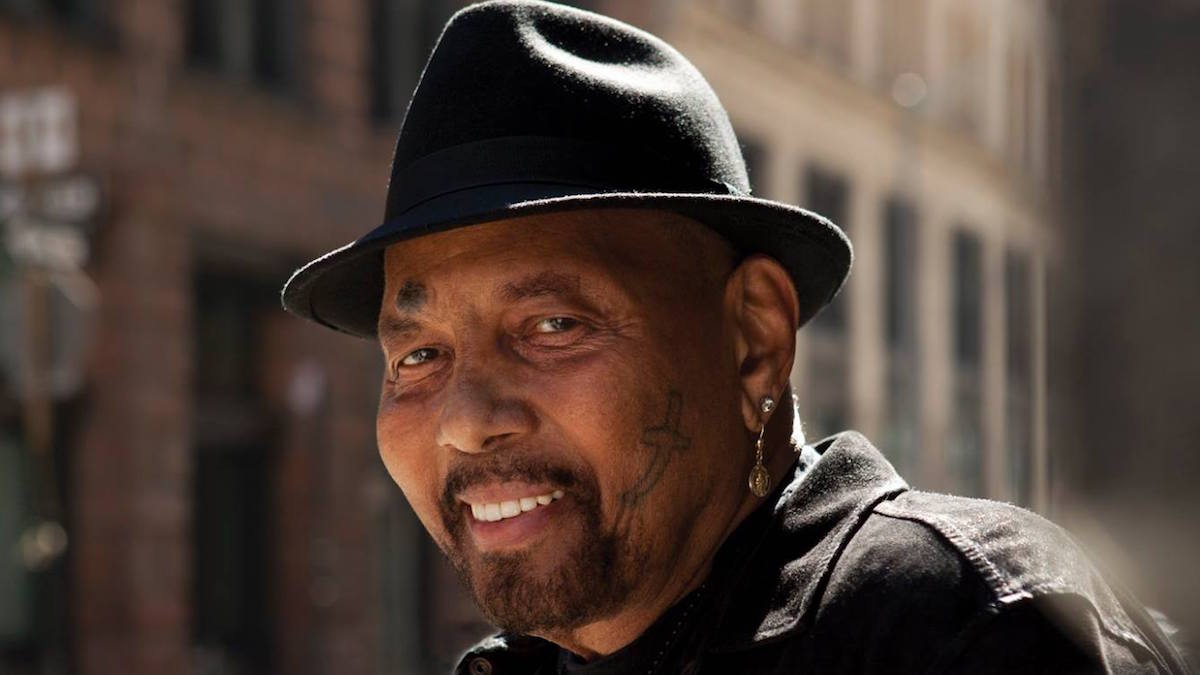 Cuando Aaron Neville celebró su debut – Ciudad Criolla